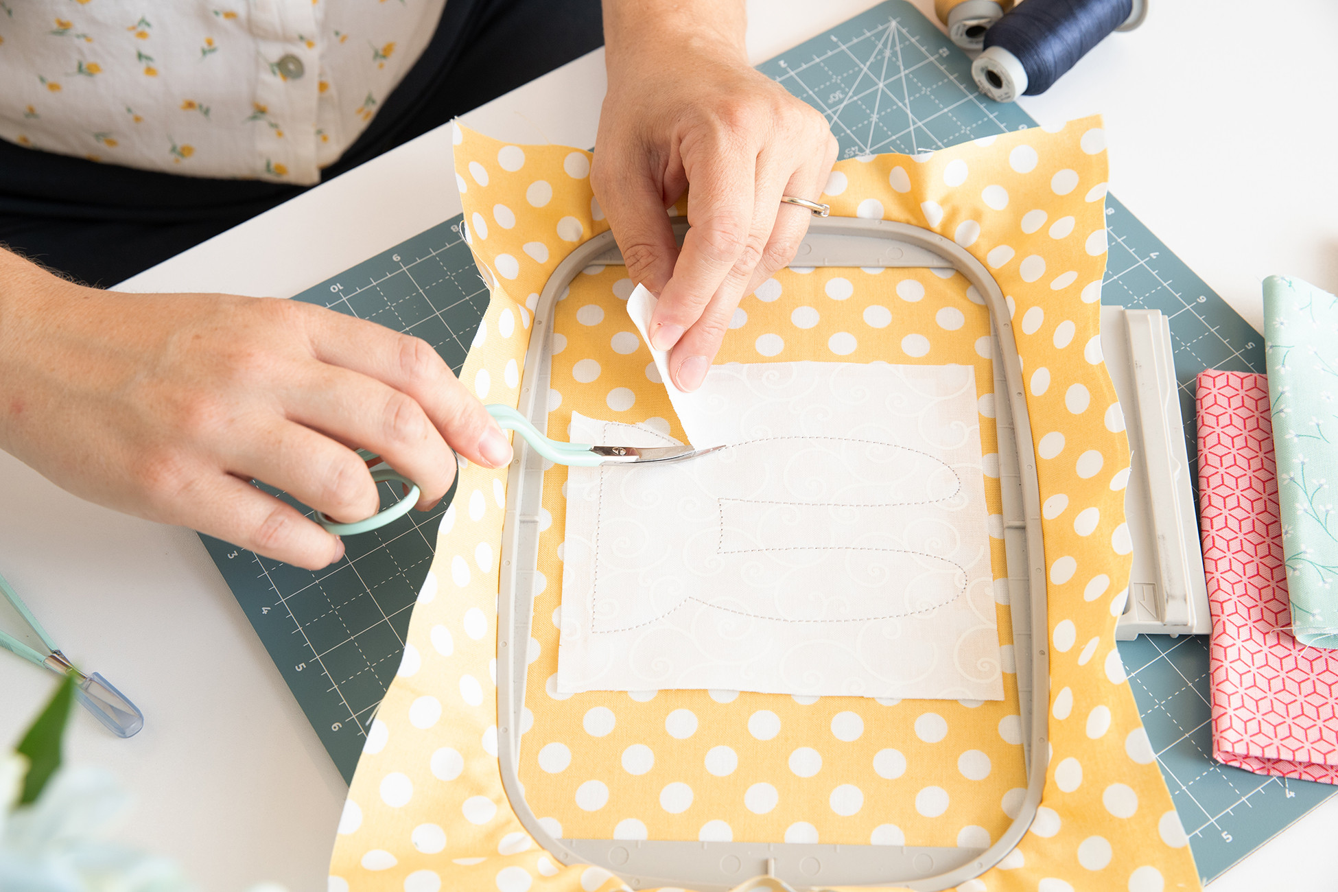 Double Curved Applique Scissors