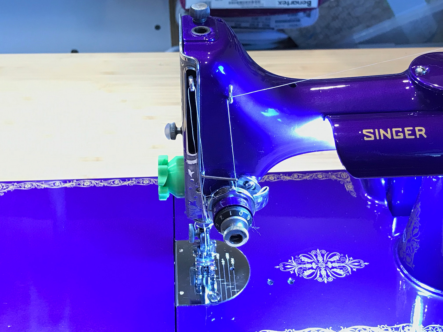 Magnetic Thread Cutter Blue