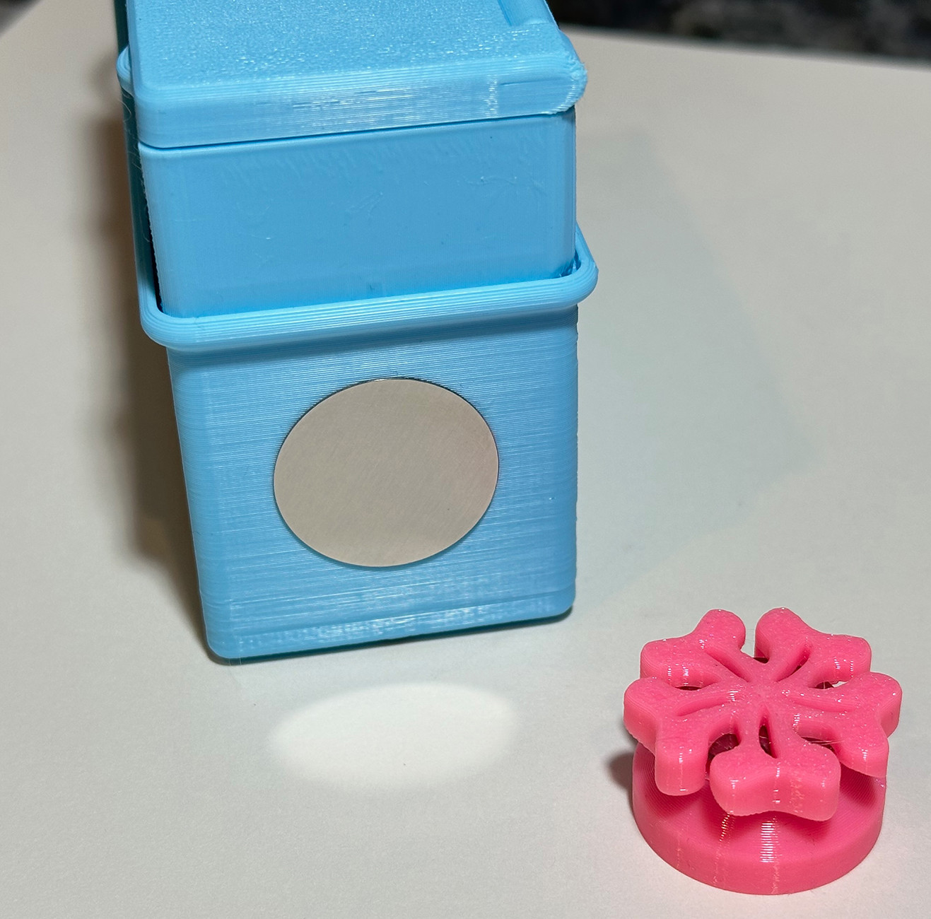 Magnetic Thread Cutter Lime