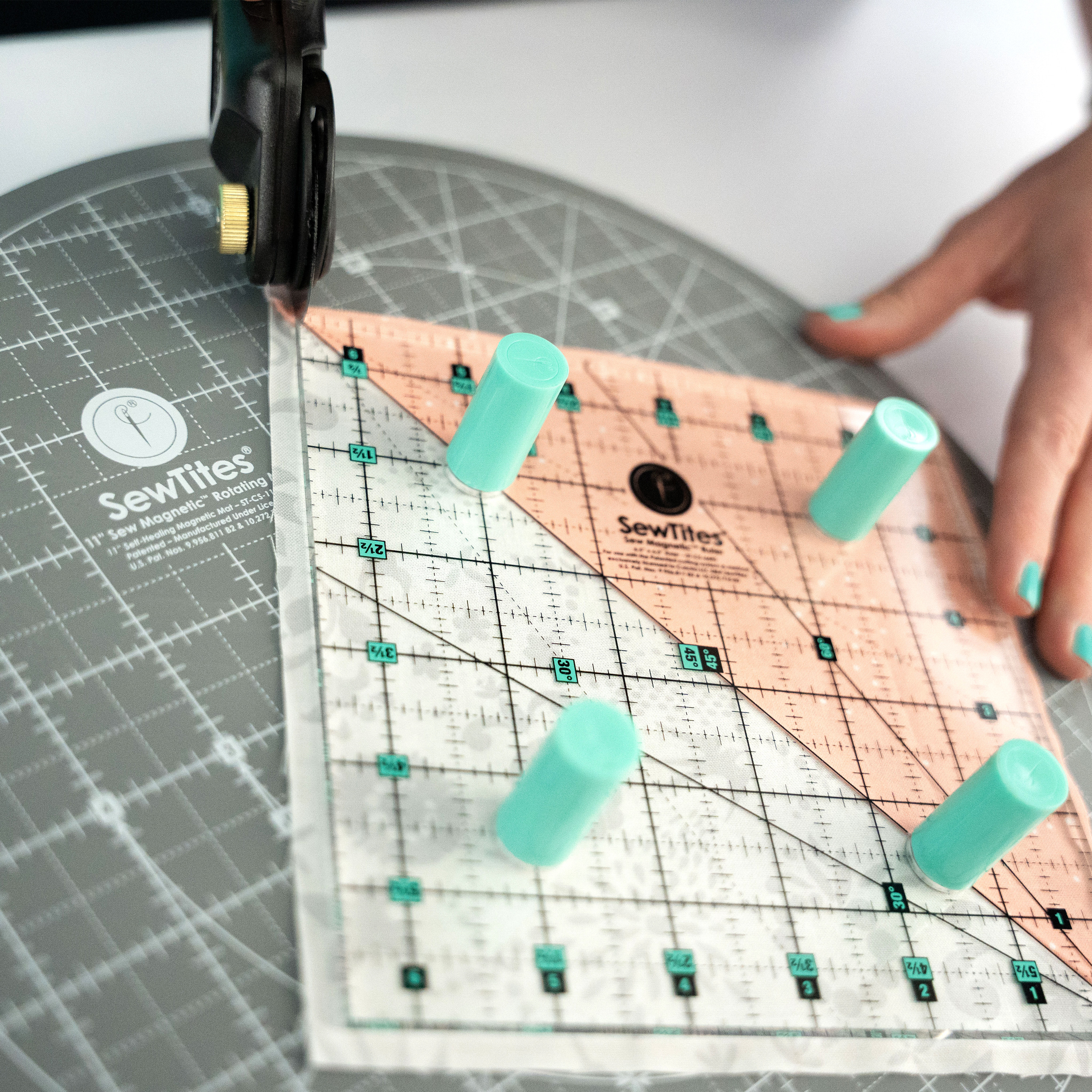 Sew Magnetic 11in Rotating Self-Healing Cutting Mat